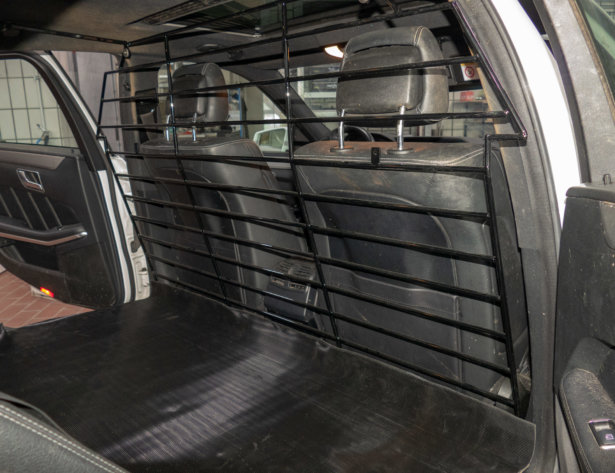 Hundegitter für jedes Auto | Hundeschutzgitter nach Maß